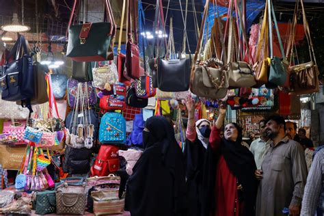 Eid Shopping Sees Sharp Drop As Pakistanis Feel Inflation Pinch Ibtimes
