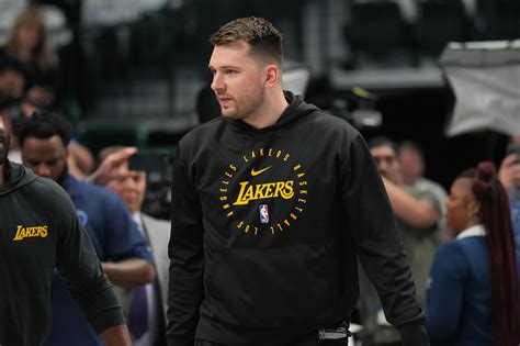 Lakers Updated Roster Starting Lineup Salary Cap After Reaves