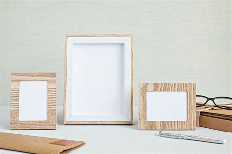 유기 컬러 고정 프레임으로 최소한의 데스크탑 모형을 스타일링 프리랜서 소셜 미디어 블로거 개념 모의 복사 공간 0명에 대한 스톡 사진 및 기타 이미지 Istock