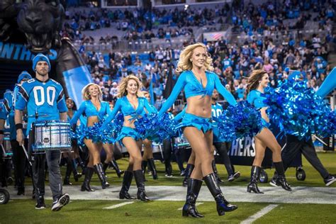 Looks We Love Nfl Cheerleaders Bold Color Rush Uniforms