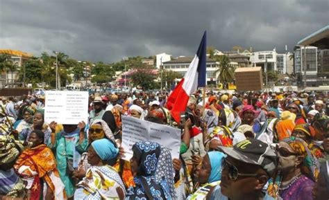 A Mayotte plusieurs milliers de personnes défilent contre la gratuité