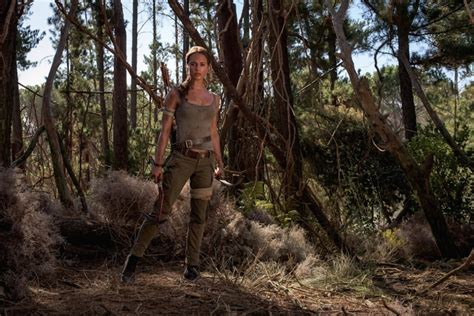 Alicia Vikander Slays As Lara Croft In Thrilling New Tomb Raider Trailer Maxim