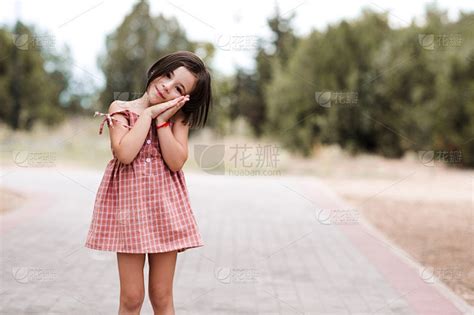 女孩在户外