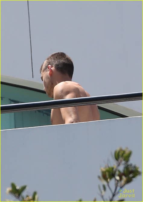 Liam Payne Shirtless On Hotel Balcony Photo 585133 Photo Gallery