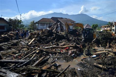 BNPB 2 Provinsi Dalam Masa Tanggap Darurat Banjir Dan Tanah Longsor