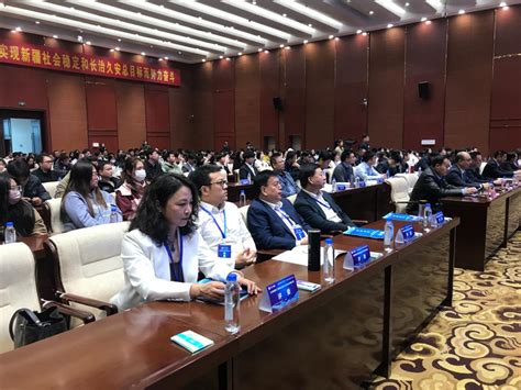 【兵团日报 团炬】首届兵团大学生职业规划大赛举办 塔里木大学
