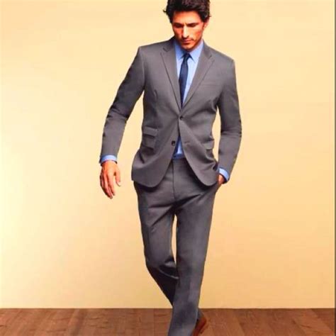 Venta Traje Gris Y Zapatos Marrones En Stock