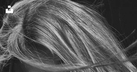 긴 머리를 가진 여자 사진 Unsplash의 무료 회색 이미지