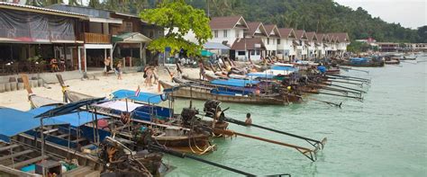 21738 Phi Phi Islands Impolicy Fcropandw 1200andh 500andq Medium