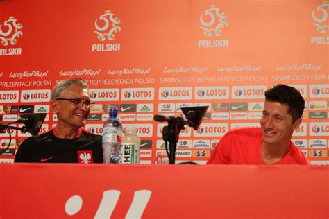 Lewandowski 10 Técnico Da Polônia Só Garante Astro E Esconde Até