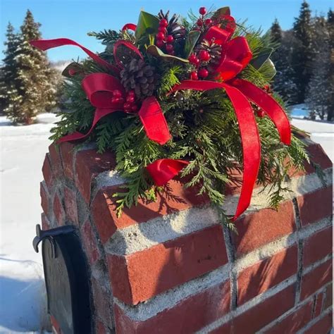 Holiday Mailbox Topper