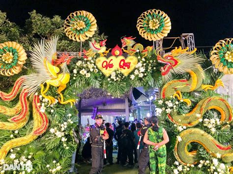 Lê Dương Bảo Lâm tặng 20 triệu gồm cả xấp tiền lẻ cho Puka Gin Tuấn