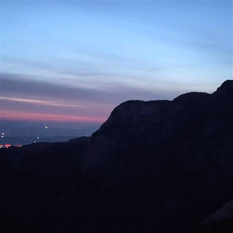 夏露更新动态，晒和儿子万圣节cos照，美貌真的很吸睛马龙太幸福照片生活妈妈