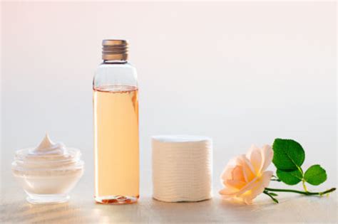 Diy Rosewater Toner How To Make Rose Toner For Natural Skin Care