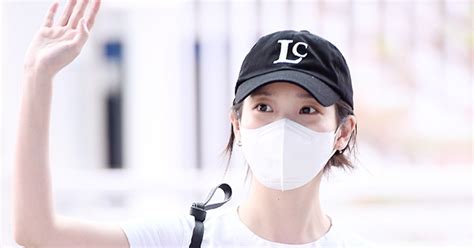 [td포토] 아이유 팬들 향해 손인사