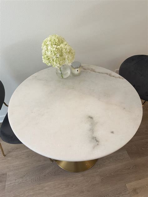 2인용 원형 대리석 식탁테이블 및 벨벳 의자 세트 판매합니다