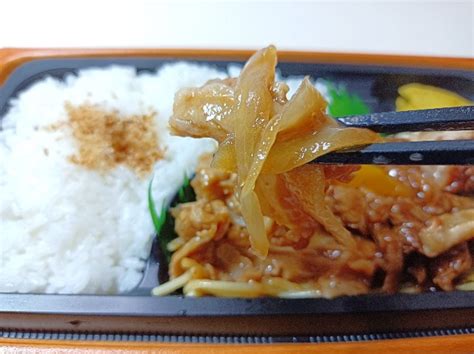 ビーフ・ポーク・チキン！肉トリプル弁当【ファミリーマート】肉好きが喜ぶお弁当です いぬきちのコンビニ飯
