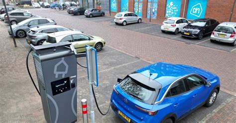 Eerste Snellader Voor Elektrische Autos In Bergeijk Geplaatst Bij