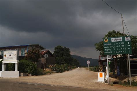 ပင်လောင်းမြို့နယ်၌ Kfw Bank မှ လှူဒါန်းသည့် ကတ္တရာလမ်းဖောက်လုပ်ခြင်း