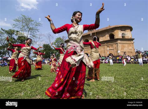 Sivasagar Assam India 15th Apr 2015 Girls Perform Bihu Dance At
