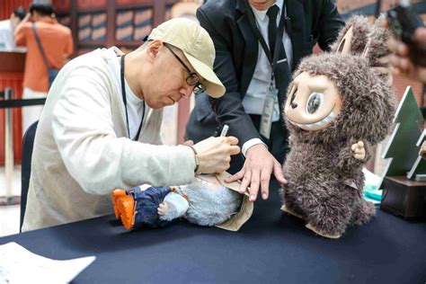 ดับเบิ้ลบิ๊กเซอร์ไพรส์จากป๊อปมาร์ท พบศิลปินระดับโลกผู้ออกแบบจักรวาล The Monsters Series