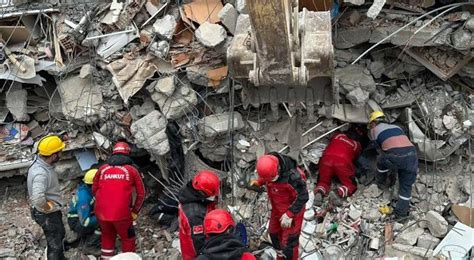 Bakan Koca Deprem faciasında bin kişi hayatını kaybetti Haberler Milliyet