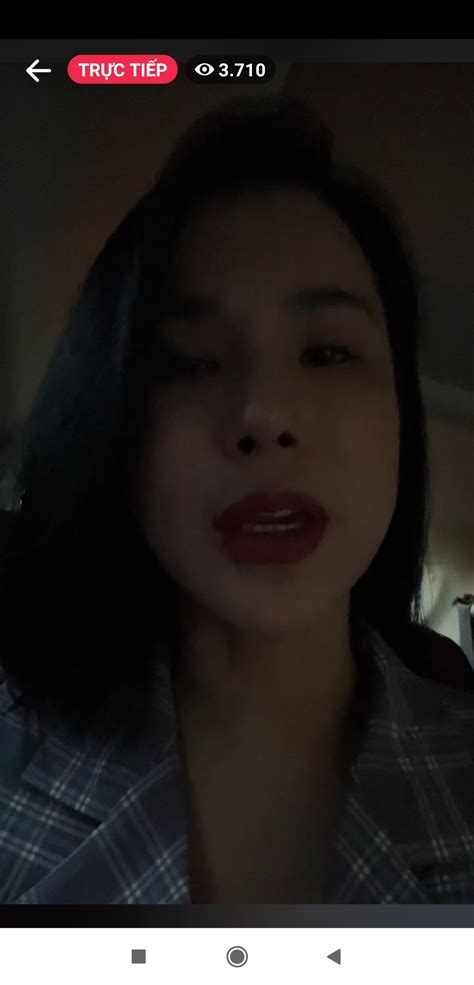 Bị Chồng Cũ Chặn Xe Không Cho đón Con Về Diệp Lâm Anh Livestream Bật Khóc