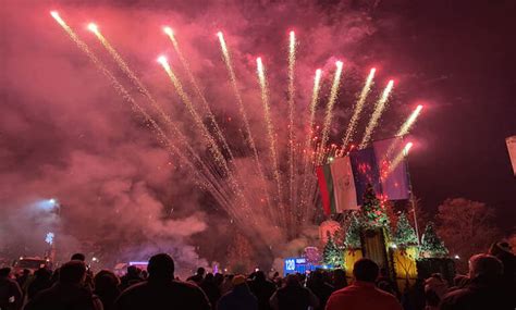 В Луковит запалиха светлините на коледната украса