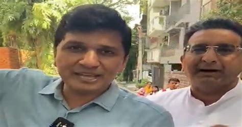 On Camera Aap Bjp Leaders Spar Over Delhi Schools