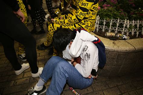 大混乱の渋谷でハロウィンを楽しむ仮装者たち