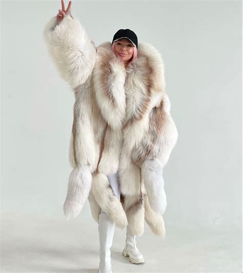 Pin By Wolfinskin On Fur Fur Jacket Women Fur Fashion Fur Coat