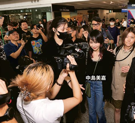 抵港宣傳明年個唱 開心粉絲接機 中島美嘉表現親民 想飲茶食點心 20231005 SHOWBIZ 明報 Our Lifestyle