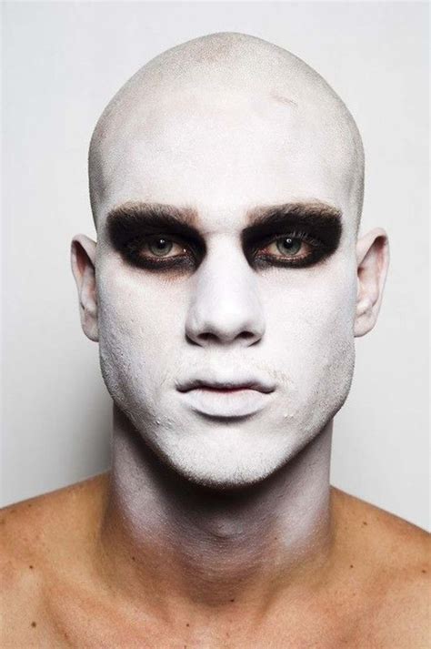 Artistique et épuré un maquillage qui reflète plus un esprit créatif