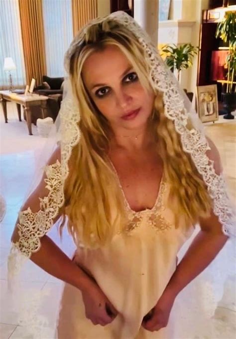 Britney Spears Deletes Instagram Account Again Leaving Fans Concerned