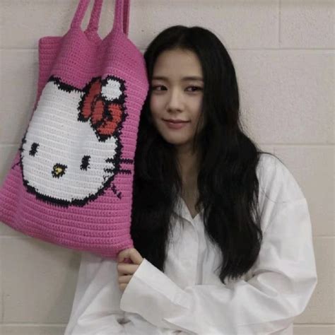 【ohayo！ 精選】【現貨】jisoo金智秀同款 黑皮kitty 手工針織包 可愛童趣 度假 斜背包 蝦皮購物