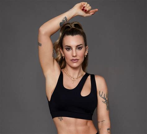 Vikika Costa Lanza La Primera Línea De Nutricosmética Y Suplementación Para La Mujer Vikika Gold