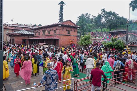 साउनको अन्तिम सोमबार पशुपतिमा घुइँचो फोटोफिचर Rojgar Manch