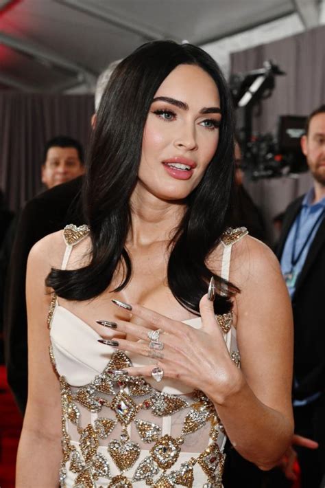 Megan Foxs Thumbs I Dont Understand The Fascination