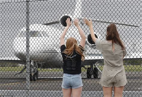 Are You Ready For It Two Fans Go Wild As Taylor Swifts Private Jet