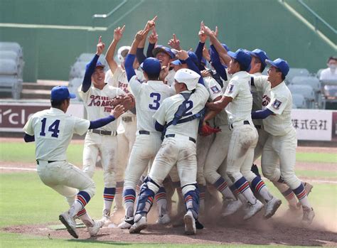 ＜神戸国際大付・関西学院＞優勝を決め喜ぶ神戸国際大付ナイン（撮影・奥 調） ― スポニチ Sponichi Annex 野球