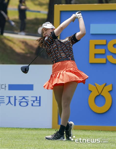 포토 배소현 예쁘게 티샷해요 전자신문
