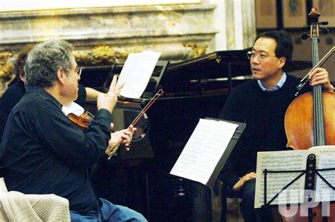 Photo ITZHAK PERLMAN AND YO YO MA PERFORM BEETHOVEN NYP2005052500 UPI Com