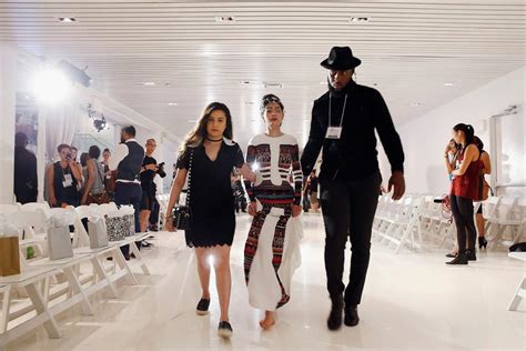 Reshma Kureshi Desfila En La Pasarela De Nueva York Woman