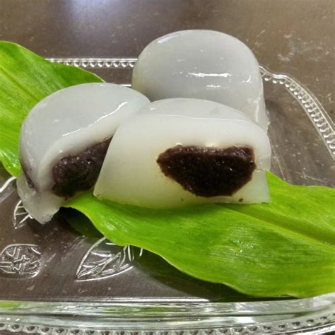 水まんじゅう には小豆あんが良く合います。当店で使う「あん」は主なものでも「白あん」「栗あん」「そら豆あん」などありますが、何れもまず生あん