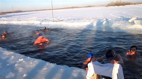 Массовое зимнее купание в Озере Чемпионов Youtube