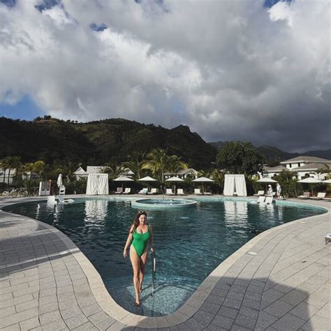 Kelly Brooks Giant Tits Are On Vacation Of The Day