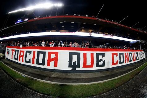 Recepção Histórica Drone Flagra Chegada Do ônibus E Linda Festa Da