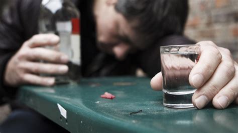 Хирург Александр Умнов рассказал какая доза водки может стать