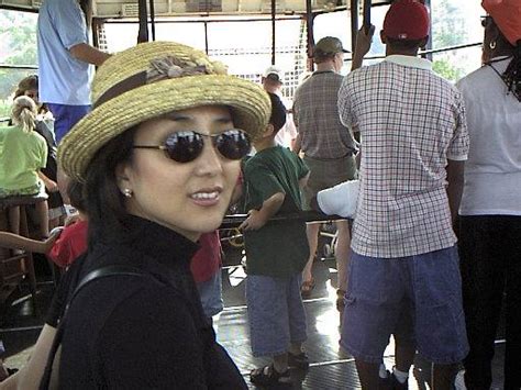 영애 유대인의 믿음 유대인 아줌마가 시장에서 식료품을 이것 저것 여러가지 구매하다가 먹음직한 소세지돼지고기로 만든를 발견하고 상점 주인에게 이거는 얼맙니까 라고