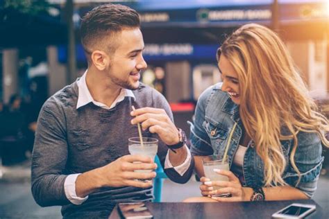 27 Best First Date Ideas That Arent Awkward Handsomewedding